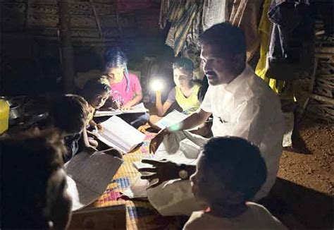 திருவள்ளூர் மாவட்டம் திருத்தணி ஒன்றியம் பீரகுப்பம் இருளர் காலனியில்