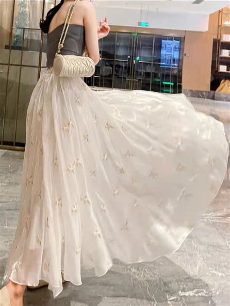 달콤샵🌙 배송공지 마음함 On Twitter 플라워 실크 롱스커트 은은한 광택이 매력적인 얇은 실크 재질로 나시나 크롭티와 매치해 입기 좋은 빤짝빤짝한 롱스커트랍니다