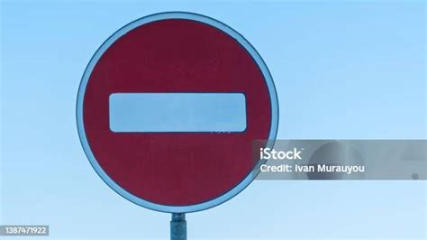 빨간색 원에 흰색 사각형의 형태로 도로 표지판 항목이 없습니다 빨간색 둥근 표지판은 경고합니다 입장료는 금지됩니다 0명에 대한 스톡 사진 및 기타 이미지 Istock