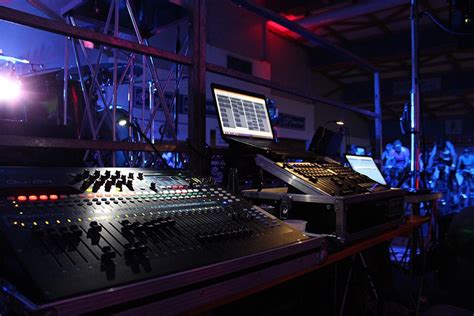 Service Audio E Luci Noleggio Impianti Audio Luci E Video Per Concerti E Manifestazioni