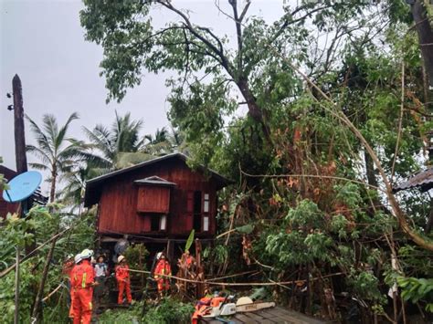 မော်လိုက်မြို့၌ မိုးသက်လေပြင်းတိုက်ခတ်မှုကြောင့် လူနေအိမ် ၅ လုံးနှင့