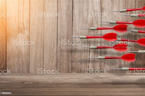 비즈니스 목표 달성 나무 Bachground와 아이디어 텍스트에 대 한 무료 Copysapce 빨간 비행 화살표와 함께 개념 개념에 대한 스톡 사진 및 기타 이미지 Istock