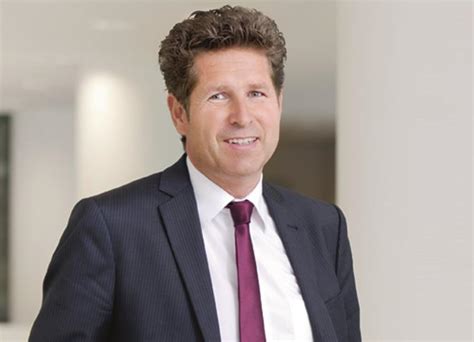 Milliardär Lutz Helmig Kauft Weiteres Aktienpaket Der V Bank