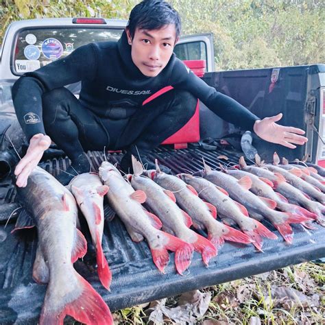 พุ่งเข้ามาหาเป็นคู่แบบนี้เลย สุริยัน คำแพงศรี Facebook