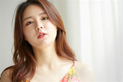 Medium Hairstyles For Women With Round Faces And Thick Hair