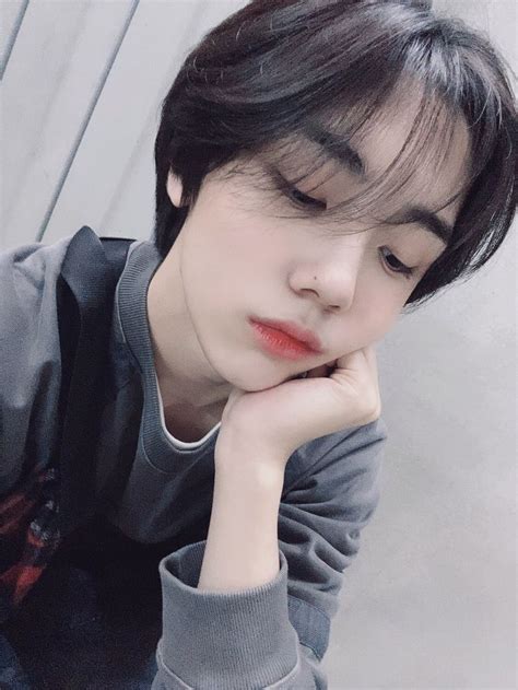 Cravity 크래비티 Ahn Seongmin 안성민 4월 14일 피부 콘서트