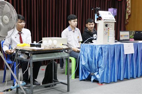 สิงห์บุรี เปิดงาน”สุดยอดนวัตกรรมอาชีวศึกษา”การประกวดสิ่งประดิษฐ์ของคนรุ่นใหม่ และโครงงาน