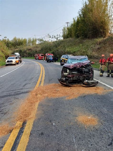 Acidente Entre Carro E Moto Deixa Feridos Na Br 101 Portal O São Gonçalo