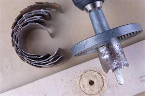 나무에 구멍을 만들기 위한 장치 Diy 매니아를 위한 액세서리 어두운 배경입니다 Diy에 대한 스톡 사진 및 기타 이미지 Diy 건설 산업 건축물 Istock