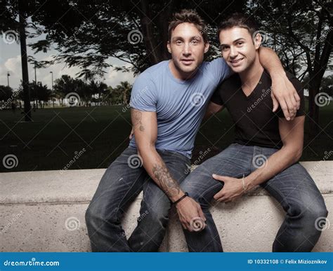 Twee Jonge Mensen Stock Foto Image Of Jong Vrienden 10332108