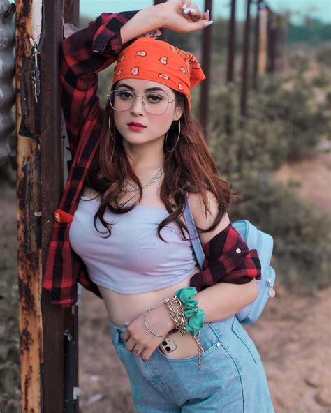 1200 Girl Wallpapers