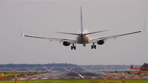 12 067 Airplane Landing On Runway Stock Videos Footage And 4k Video