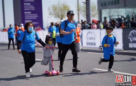 奔跑吧！大连——零距离直击“2021奔跑大连”10公里精英赛深圳新闻网