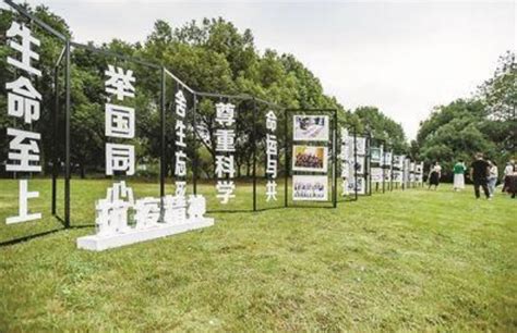 雕塑群像