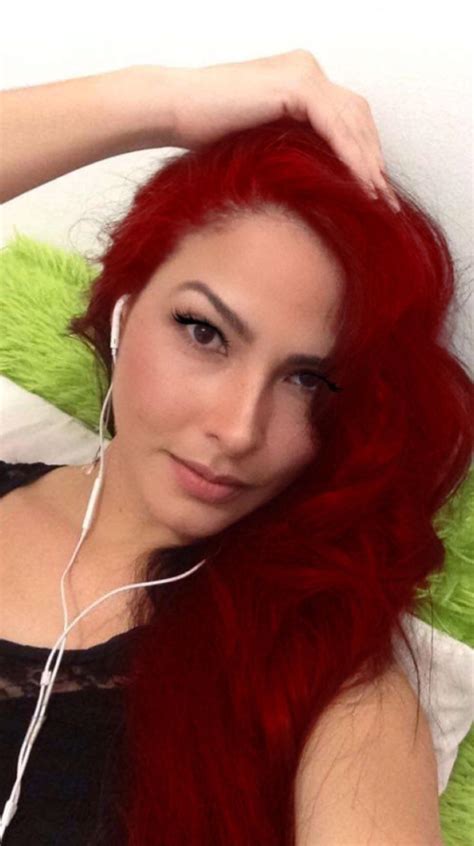 Do I Look Good In Red R Sfwredheads