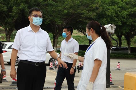 黄毅副市长一行来我校检查2020年秋季学期开学前准备工作 钦州市第一中学 新版网站