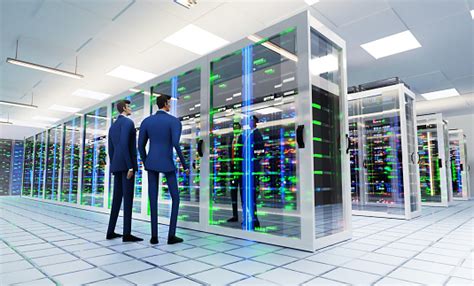 현대적인 서버실 슈퍼컴퓨터 랙이 있는 데이터 센터 복도 작업 프로세스를 모니터링하는 사업가 3d 렌더링 그림 2명에 대한 스톡