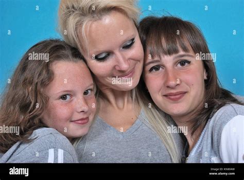 Bisous Sur La Joue Banque De Photographies Et Dimages à Haute
