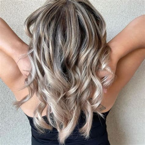 35 Long Layered Wavy Haircuts For A Feminine Look Hood Mwr