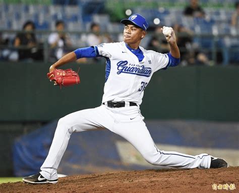 Re【新聞】味全龍擴編選秀名單 曾陶鎔、江忠垣、羅華韋、廖文揚 棒球運動推廣 哈啦板 巴哈姆特
