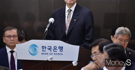 머니s포토 이창용 국내경제 통화긴축 기조 지속 등 힘입어 물가상승률 안정세 보여