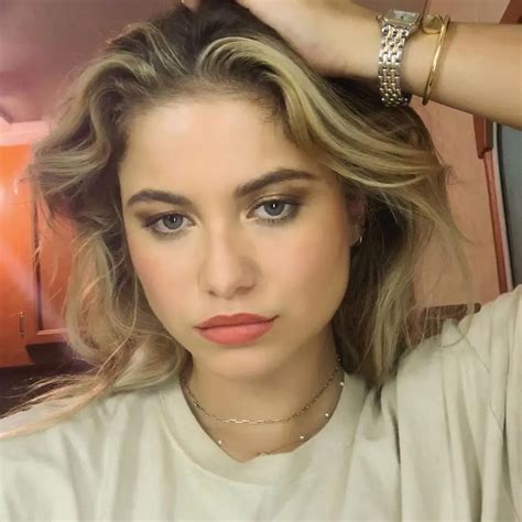Sofia Reyes Scrolller