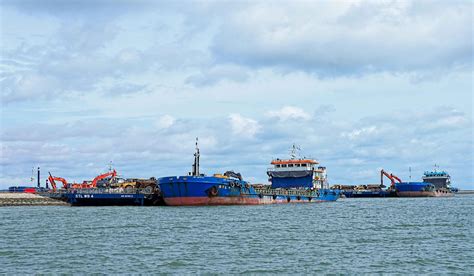 Self Propelled Hopper Barges Shipbuilding And Maintenance Company Singapore Santarli Marine