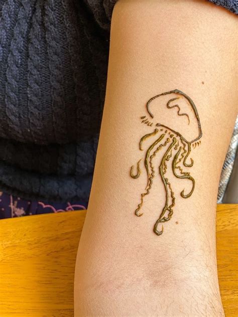 Pin By Yam On ・｡body｡・ Small Henna Tattoos Henna Inspired Tattoos