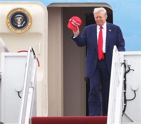 Trump Air Force One Photos Of Boeing 747 Plane Show His Office