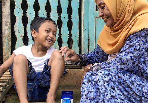 Kenali Perbedaan Vaseline Gluta Hya Pink Dan Gold Di Sini Vaseline®