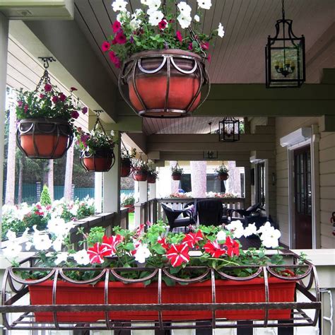 Кованые цветочницы для терассы