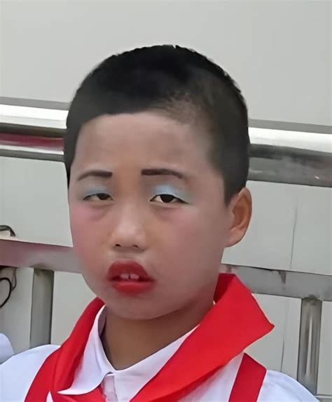 Bức ảnh Nhóm Học Sinh Diễn Văn Nghệ Khiến Người Nghiêm Túc Nhất Cũng Phải Phì Cười Bao Ký ức