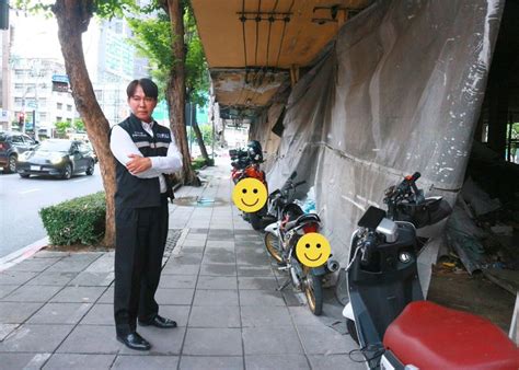 เขตปทุมวัน จัดระเบียบทางเท้า มิให้จอดรถบนทางเท้า ตาม พรบ รักษาความสะอาดฯ ถนนบรรทัดทอง