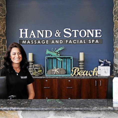Hand And Stone Logo