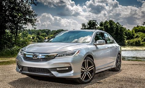 2017 Honda Accord In Depth Model Review Car And Driver