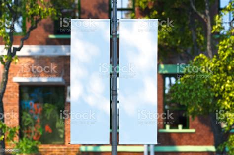 공백 롤업 모형 빈 포스터 템플릿 거리 표지판 간판 3d 렌더링 간판에 대한 스톡 사진 및 기타 이미지 간판 거리 건물 정면 Istock