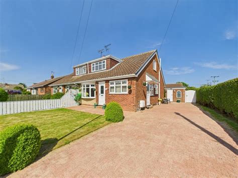 3 Bedroom Semi Detached Bungalow For Sale In Baronwood Crescent Beeford Yo25 8bx Yo25