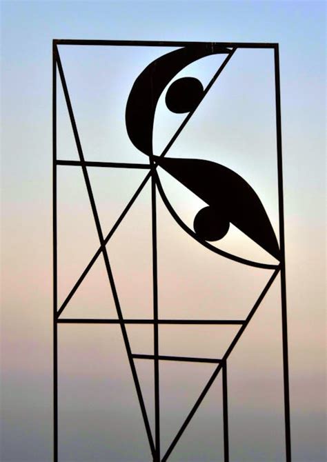 강철 건축 공공 예술 공공 장소 관념적인 구조 금속 금속 가공 기념물 기하학 기하학적 다리미 단순한 대조