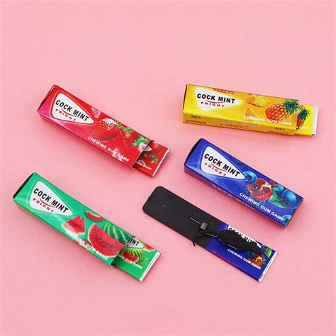 1pc Cockroach Trick Chewing Gum Joke Prank Toy For April Fools Day