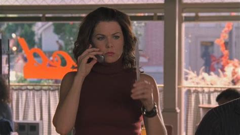 When Lorelai Briefly Considers Throwing A Knife To Get Lukes Attention