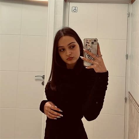 Heleee He Lenaaa • Threads Say More