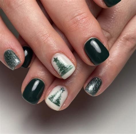 25 Insanely Cute Christmas Nail Designs To Copy This Year Christmas