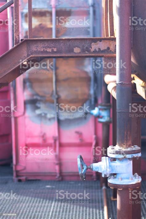 소방 관 화재 불길 밖으로 퍼 팅 연습 훈련 시뮬레이션 하는 데 사용 하는 소방 소방 관 훈련 장비 교련에 대한 스톡 사진 및 기타 이미지 Istock