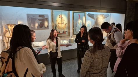 Би солонгос хэлний хөтөч тайлбарлагч