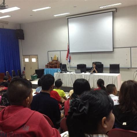 โรงเรียนมัธยมเทศบาล 6 นครอุดรธานี โรงเรียนมัธยม