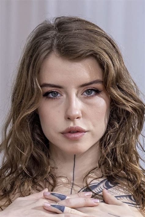 Eden Ivy Biography Net Worth Personal Details Boyfriend Age