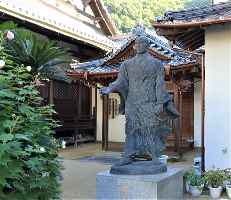 専福寺 （広島県三原市） 珍しい親鸞聖人像 お寺の風景と陶芸