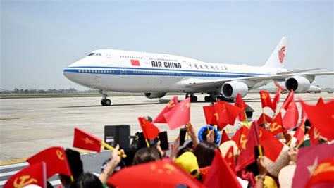 Си Дзинпин започна официалното си посещение във Виетнам