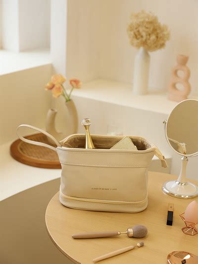 Badu Bg Кожена козметична чанта за съхранение на гримове Badu Bg