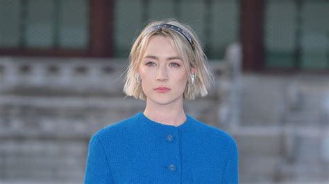 Saoirse Ronan Embraced The Fall Chop With A Jawline Grazing Bob Marie